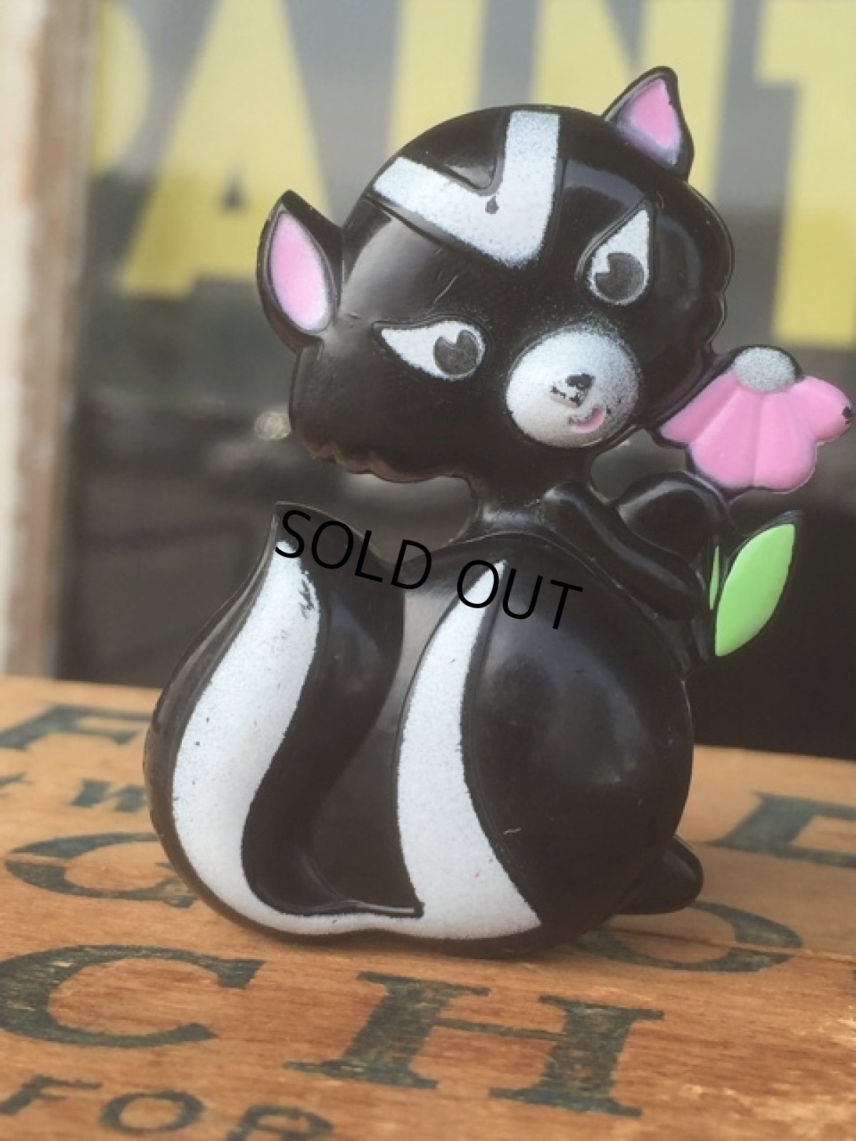 70s Avon Fragrance Glace Pin Skunk (MA877) - 2000toys Antique Mall